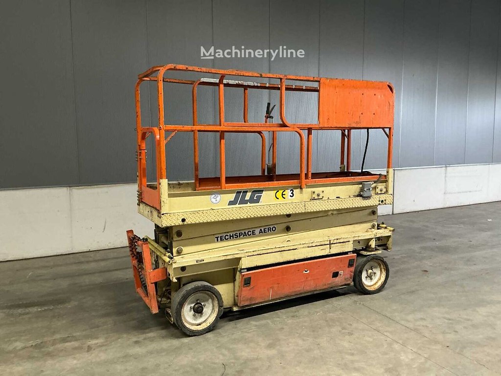 Prodaje se JLG 2033-E makazastu platformu na aukciji