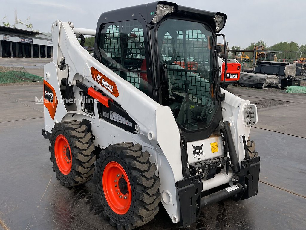 Novi Bobcat S450-C4 mini utovarivač