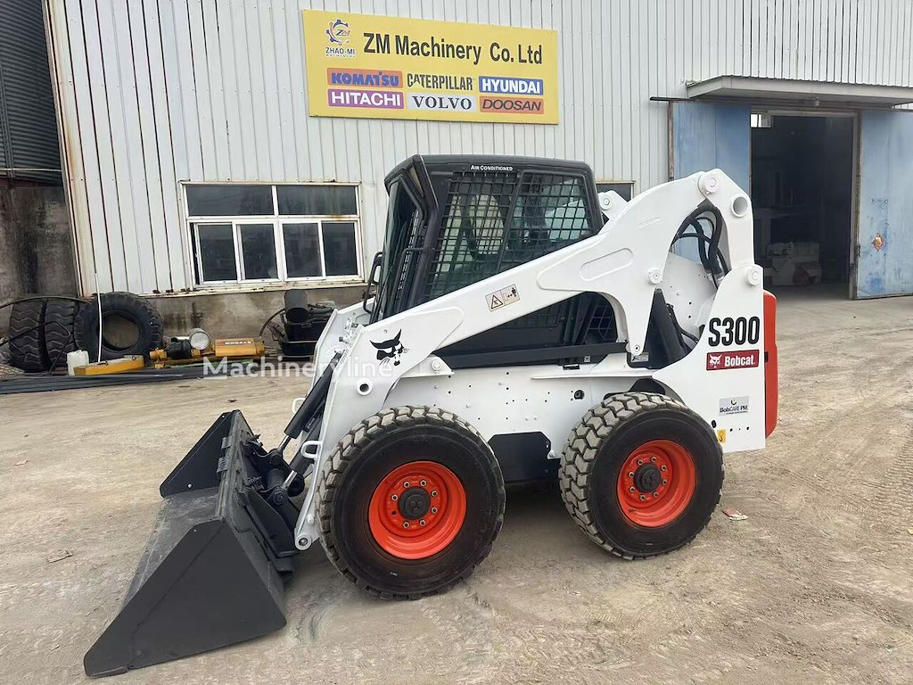 Bobcat S300 mini utovarivač