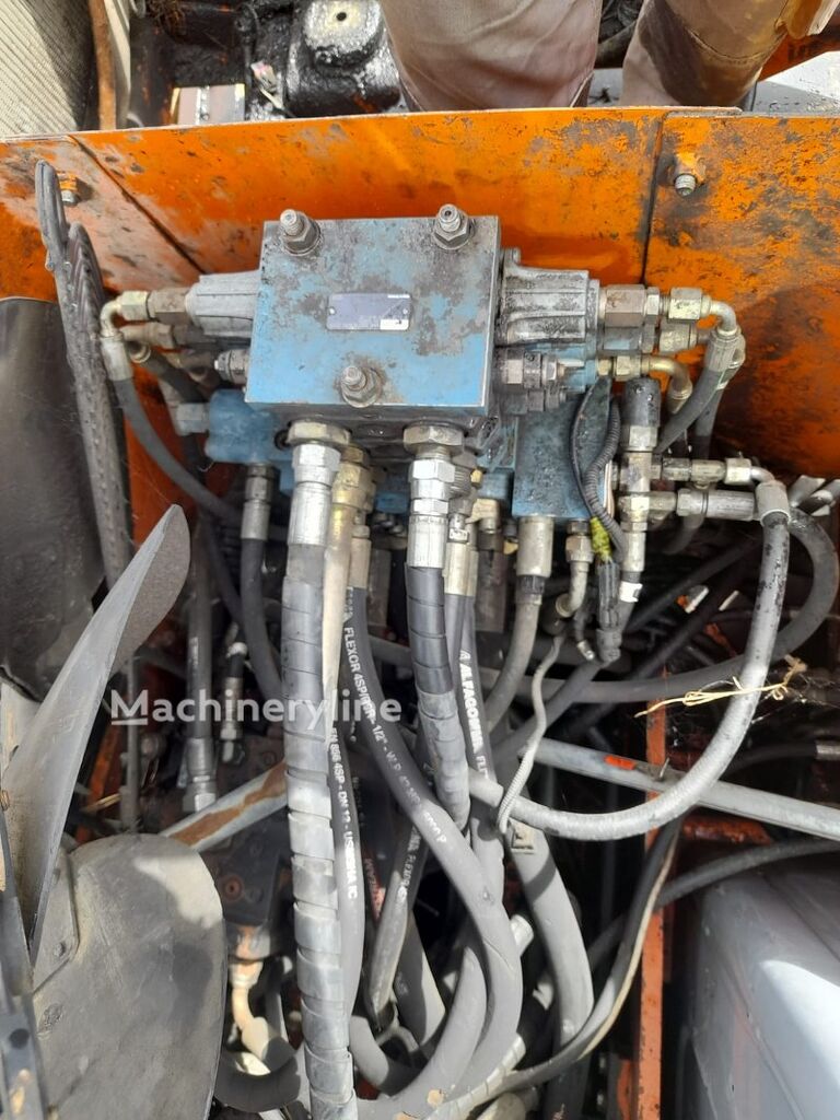 R900713786FD hidraulični razvodnik za Fiat-Kobelco E175W bagera