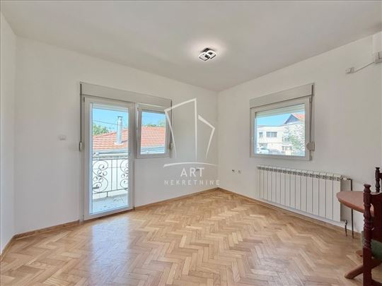 Renovirana kuća u Surčinu ID#15952