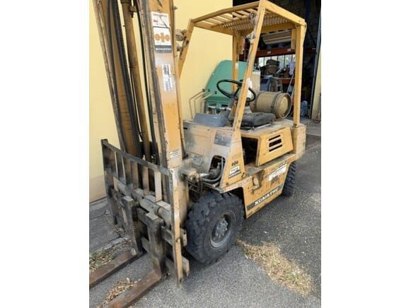 Prodaje se Komatsu Chariot élévateur Gaz Komatsu a remettre en route 7000 H viljuškar na gas na aukciji