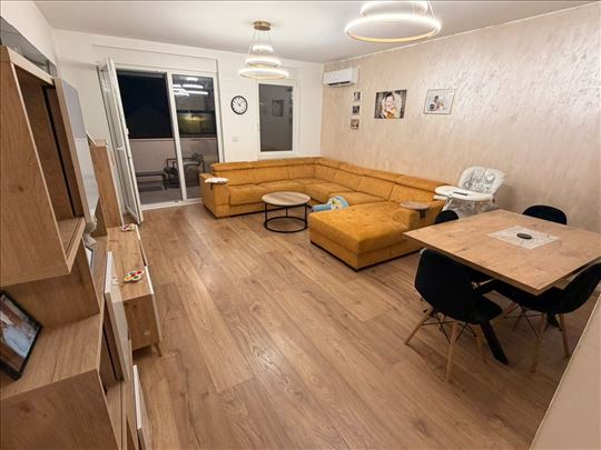 Centar, stan od 100m2.