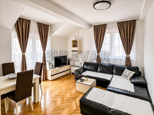 Odličan dvopiosoban stan 61m2, kod Crvenog Pevca