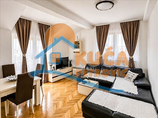 Odličan dvopiosoban stan 61m2, kod Crvenog Pevca