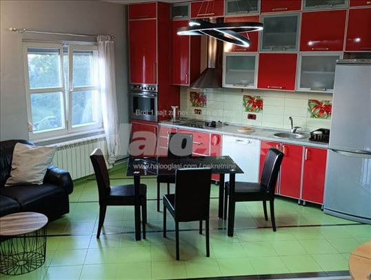Zvezdara, izdajem 2.5 stan na prvom spratu