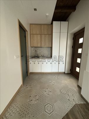 Izdaje se jednosoban stan u centru Niša, 37m2