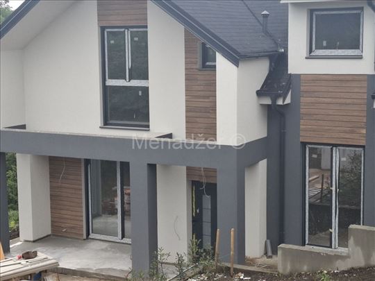 Lipovica-Ripanj,123m2, 5ari, 4.0sob, pr+1, bazen,a