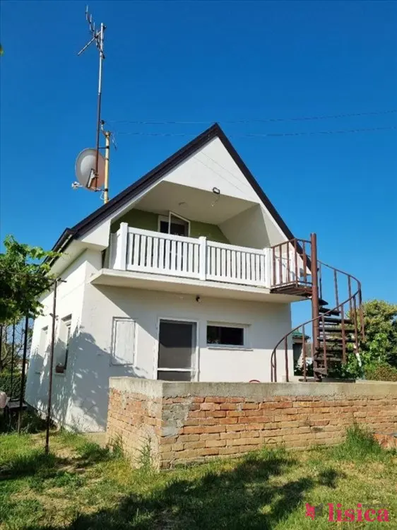 Vikendica Fruška Gora - Vizić 62m2, 8.5ari placa