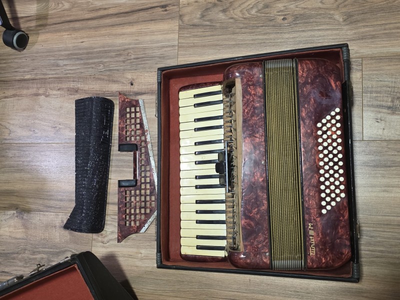 Harmonika Melodija Turist III M 60 basova