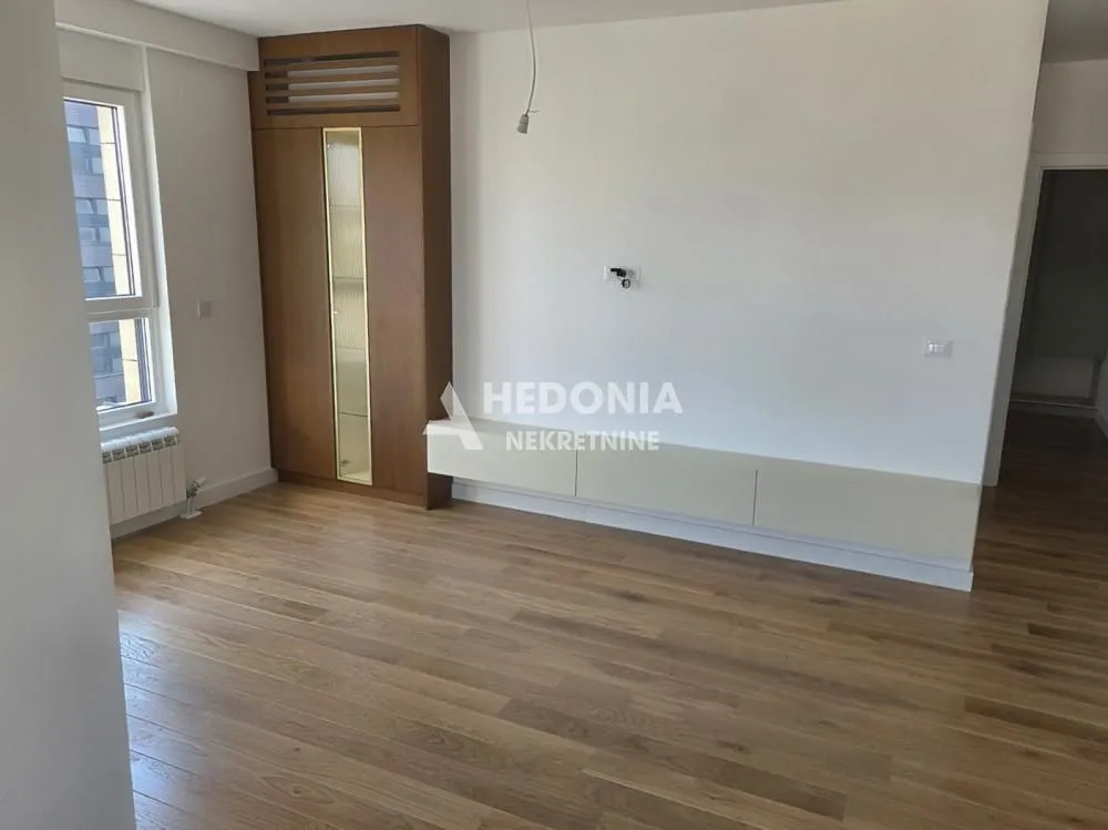 Prodaja, trosoban stan, 81m², Novi Beograd Blok 65, Novi Beograd Sve Podlokacije