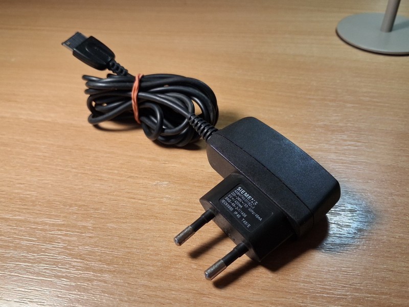 Org. Siemens punjač 5V 420mA za retro telefone