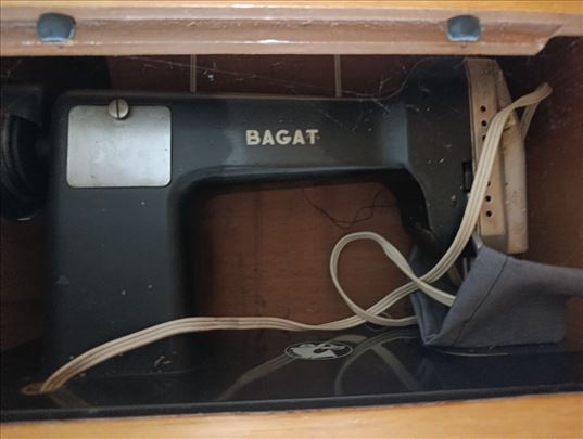 Prodajem bagat sivacu masinu