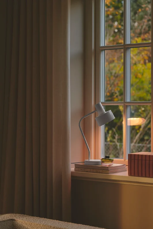 Nordlux Matis stona lampa bela