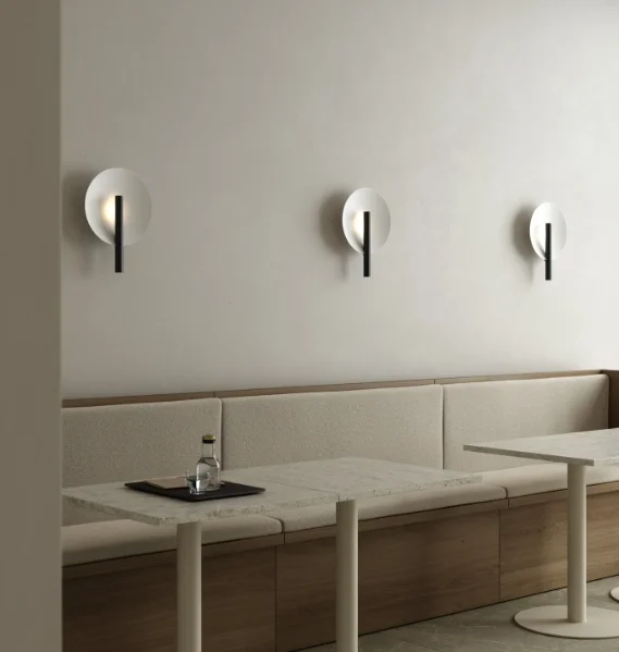 Design For The People Furiko zidna lampa crna
