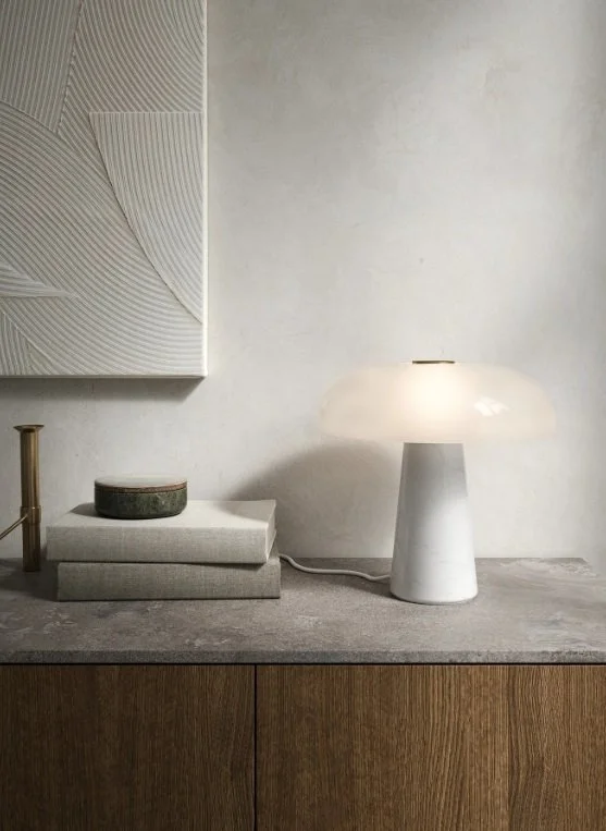 Design For The People Glossy stona lampa opalno bela