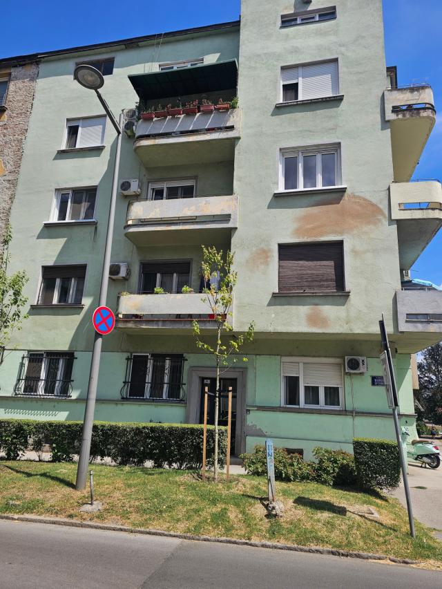 Kej, nameštena garsonjera, 1 sprat, terasa
