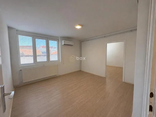 Poslovni prostor, 68m2, Obrenovićeva