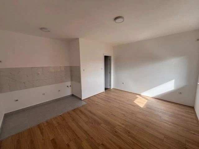 Garsonjera od 23m2 na Adicama