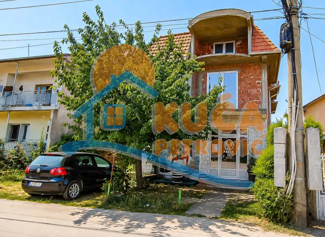 Naselje Dubočica, dve kuće 415m2, plac 4.84a