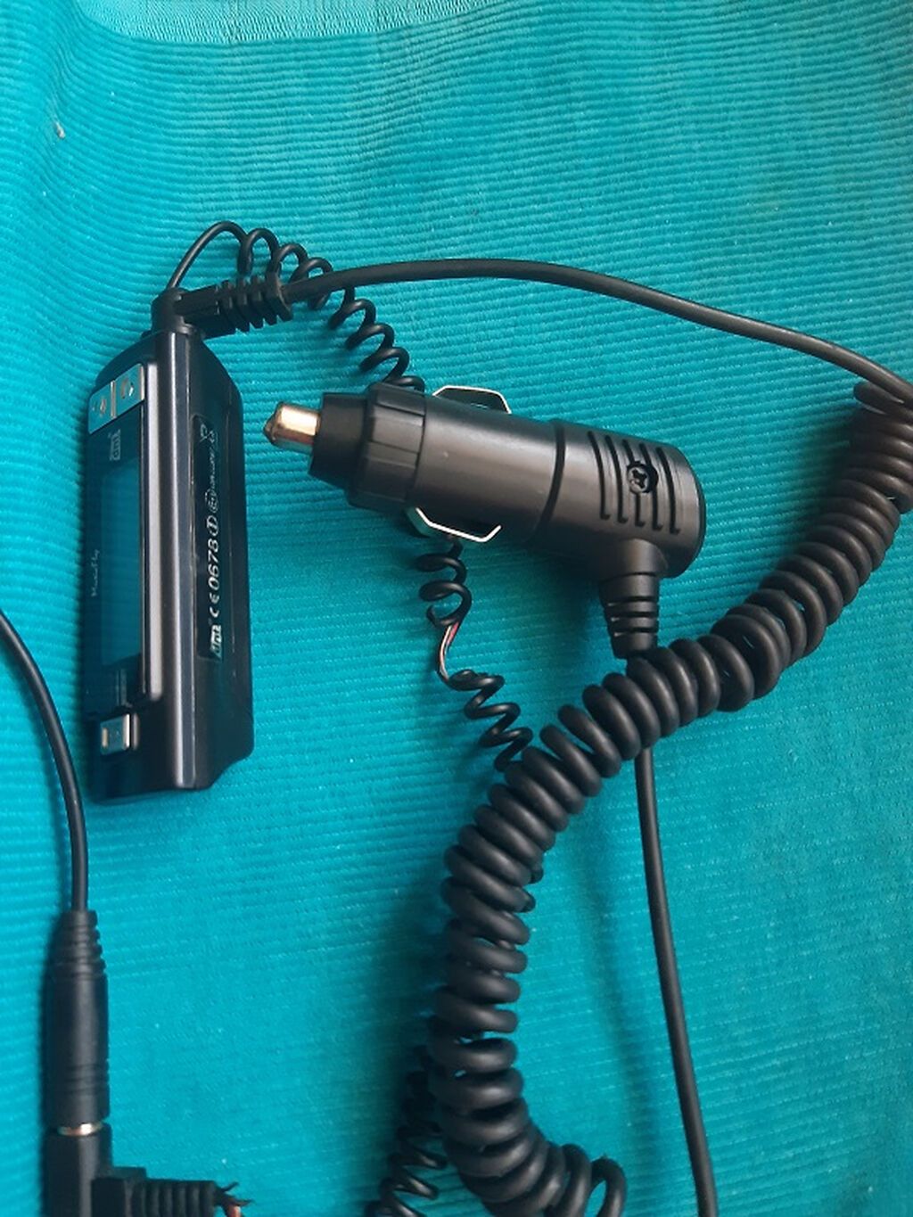 FM transmiter dnt Music Fly Opis: - Prenos muzike sa telefona/MP3