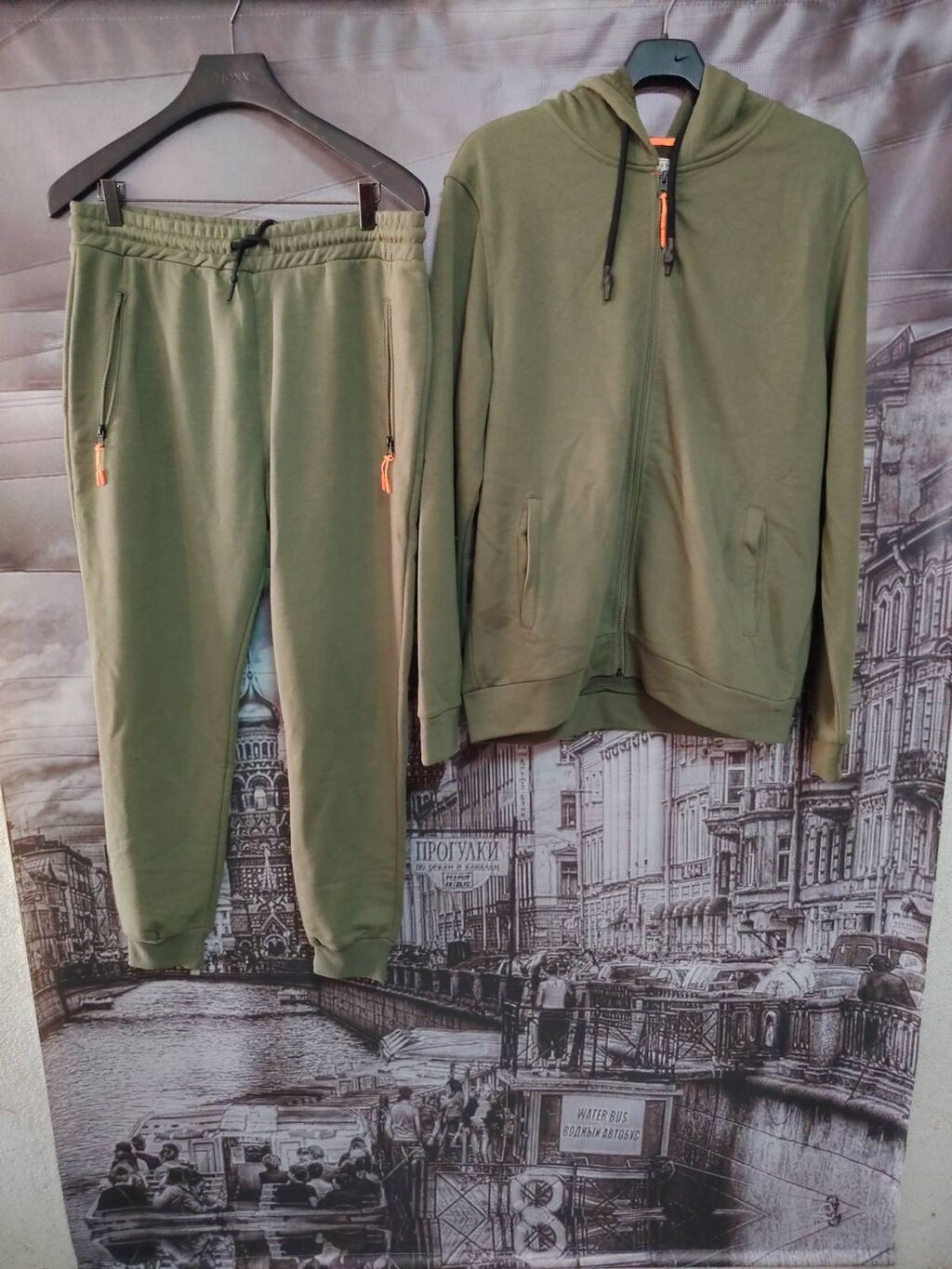 Duks i trenerka – komplet u maslinasto zelenoj boji. - Materijal