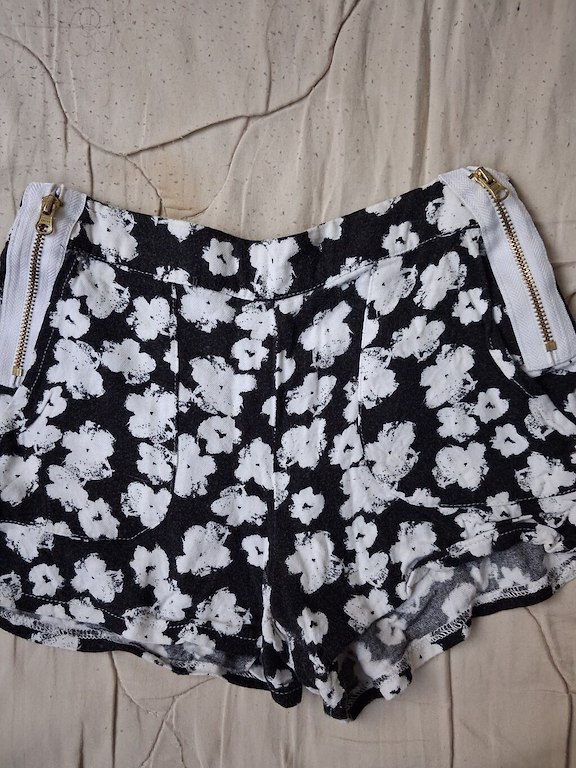 DKNY ženske šorts pantalone - Model: kratke šorts pantalone sa