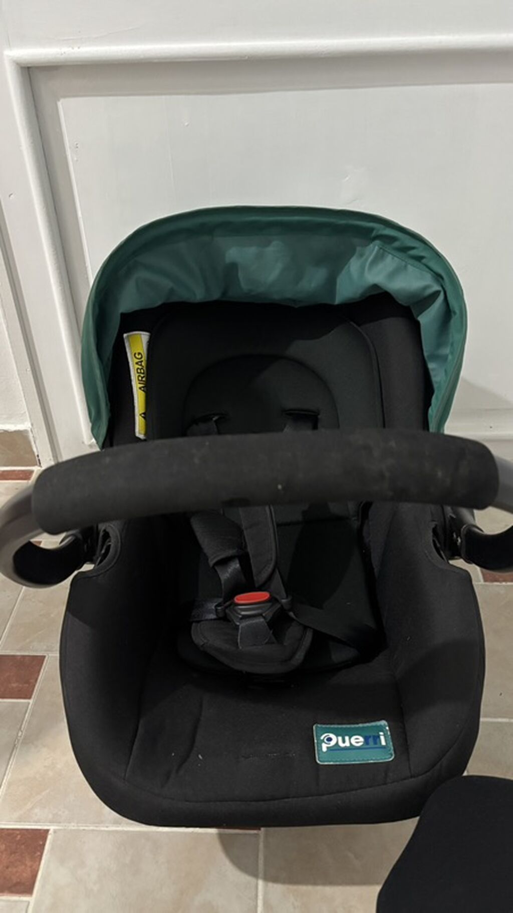 Auto-sedište/nosiljka za bebe Pueri (grupa 0+, 0–13 kg) Sediste je