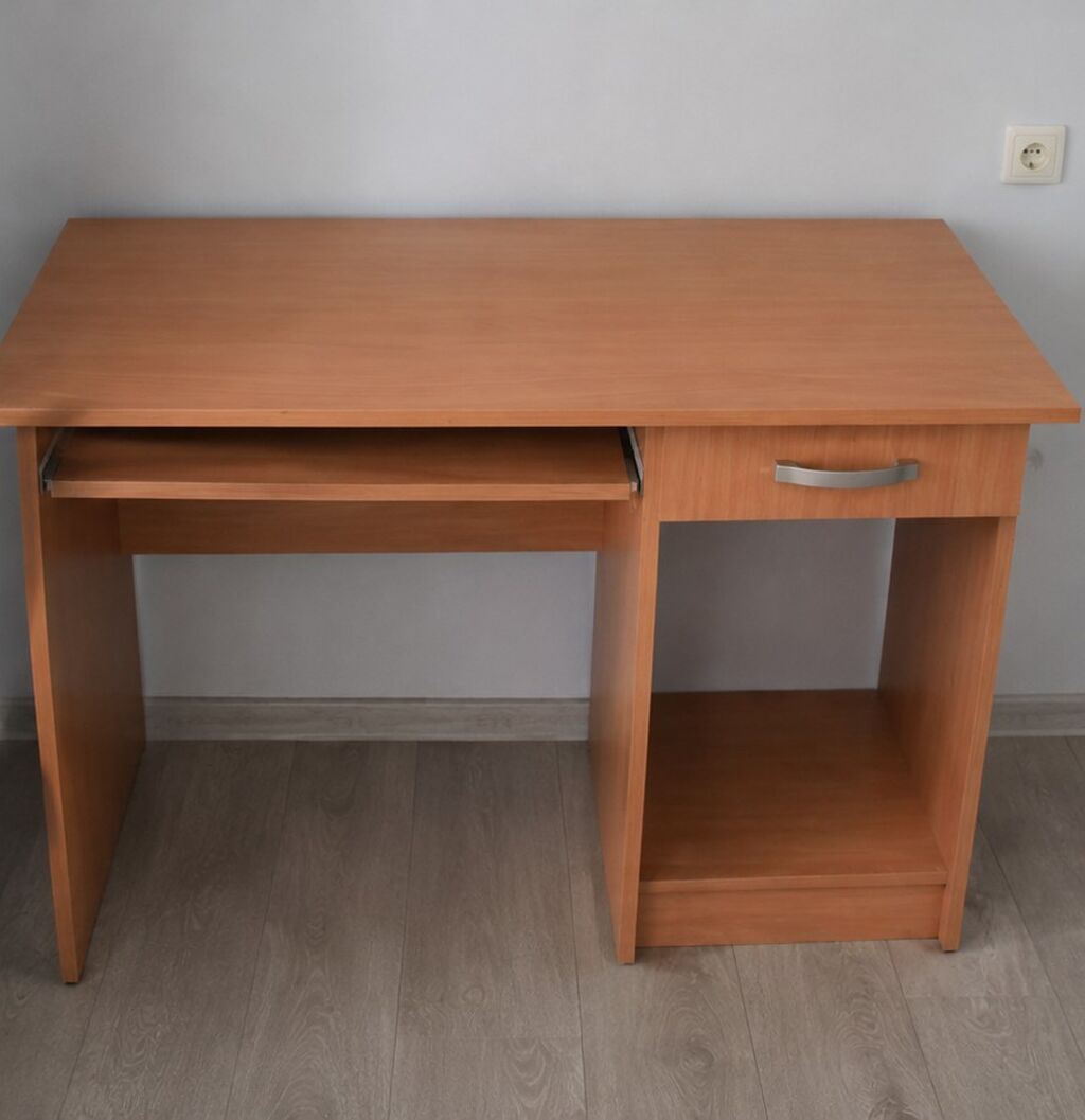Radni/računarski sto od drveta (iverica u dekoru bukve) - Prostrana