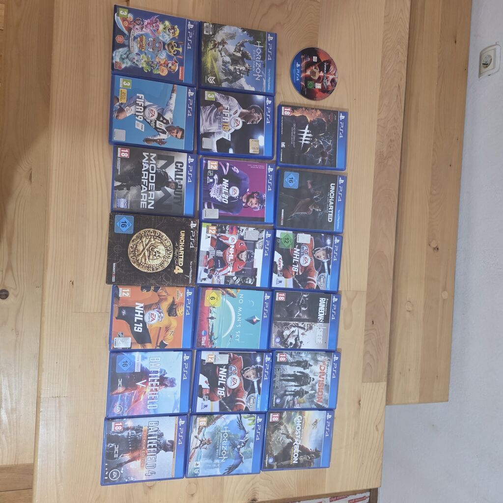 Kolekcija originalnih PS4 igara (fizička izdanja, kutije sa omotima i