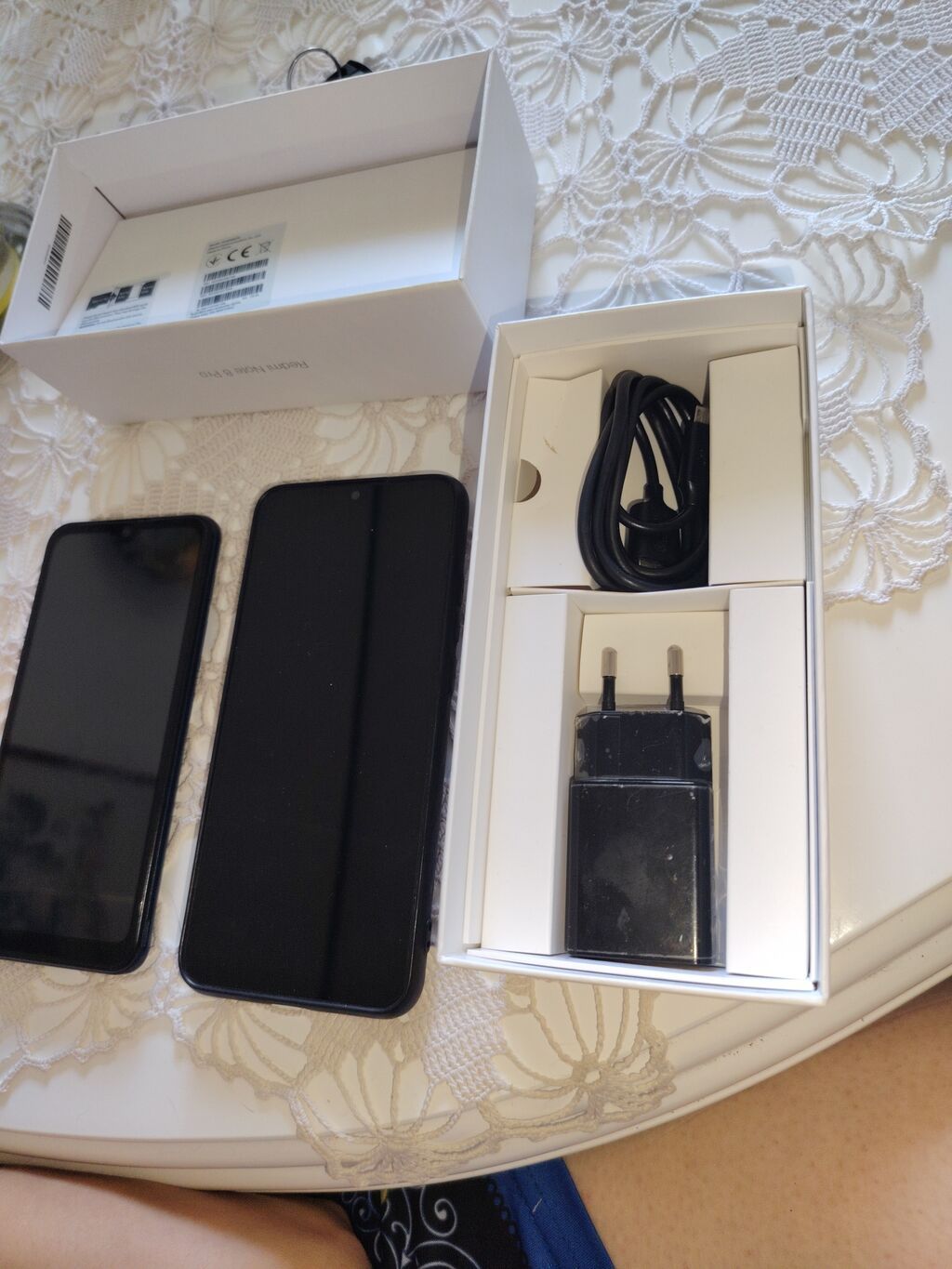 Dva mobilna telefona sa pratećom opremom 1) Wiko (plavi) - Zadnja