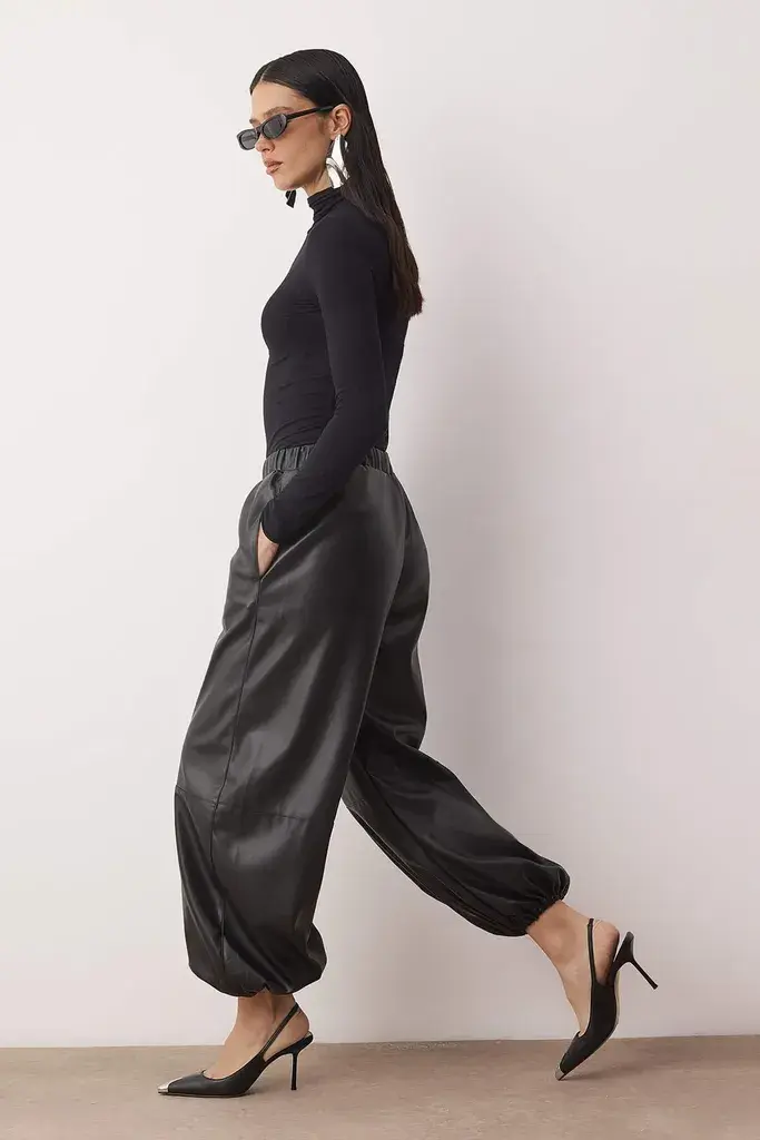 Trendyol Milla ženske pantalone Tpraw26Pl00003, crna
