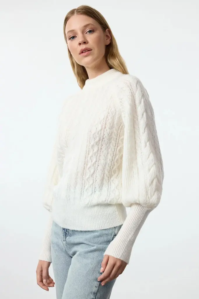 Trendyol Milla Ženski duks Hair Braided Soft Knitwear Sweater - Bela TWOAW21KZ0109, Bela