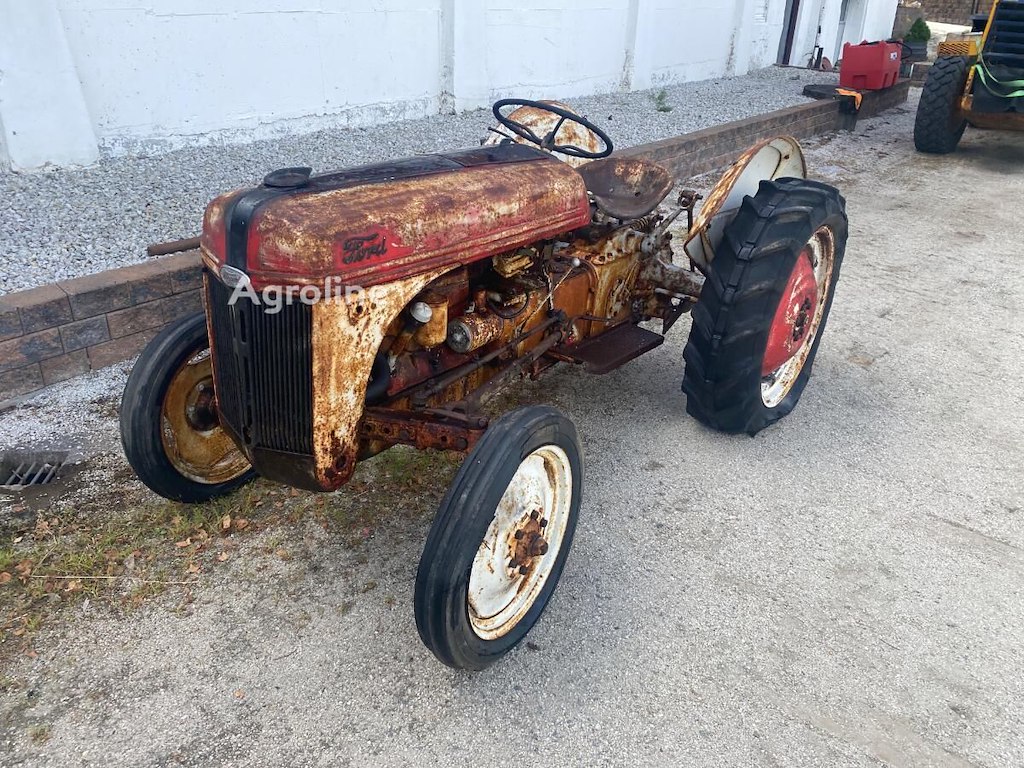 Prodaje se Ford 8N traktor točkaš na aukciji