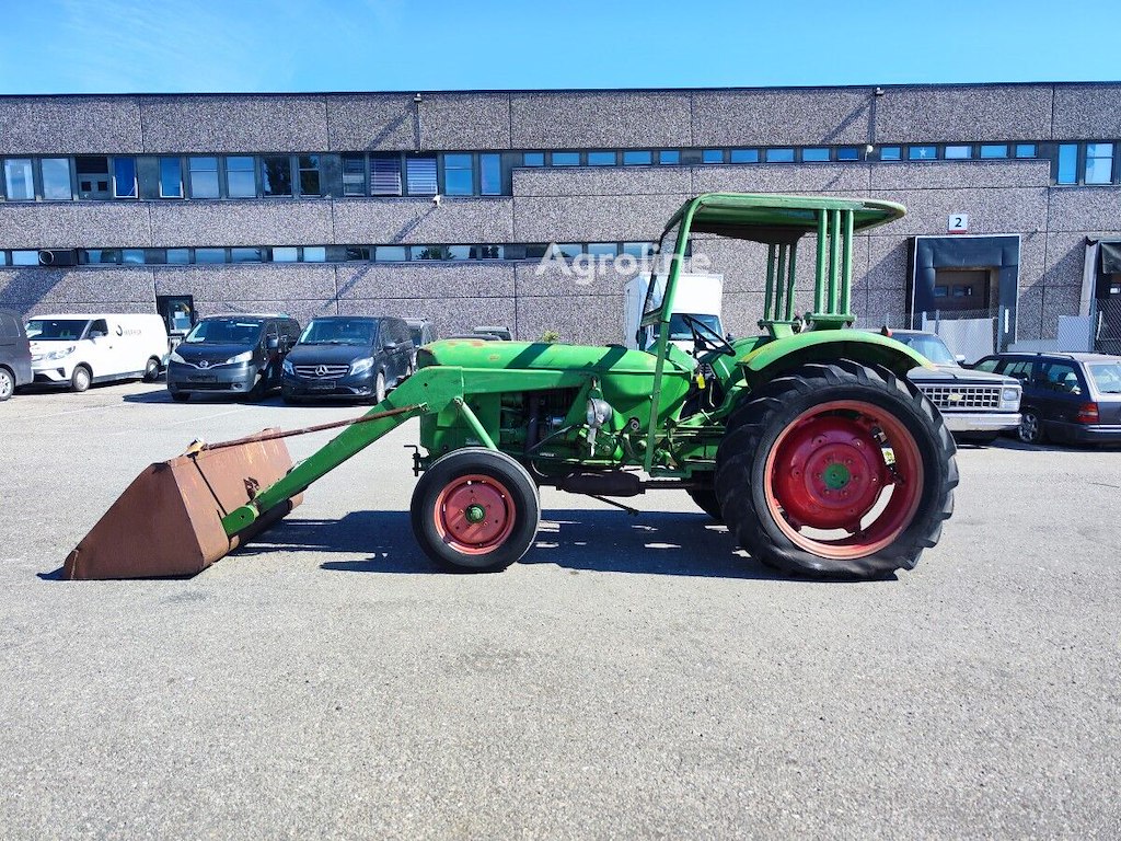 Prodaje se Deutz D 40 05 - Frontlaster med skuffe – 44 hk traktor točkaš na aukciji