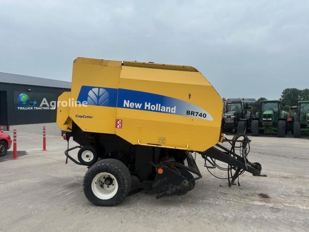 New Holland BR740 balirka za okrugle bale