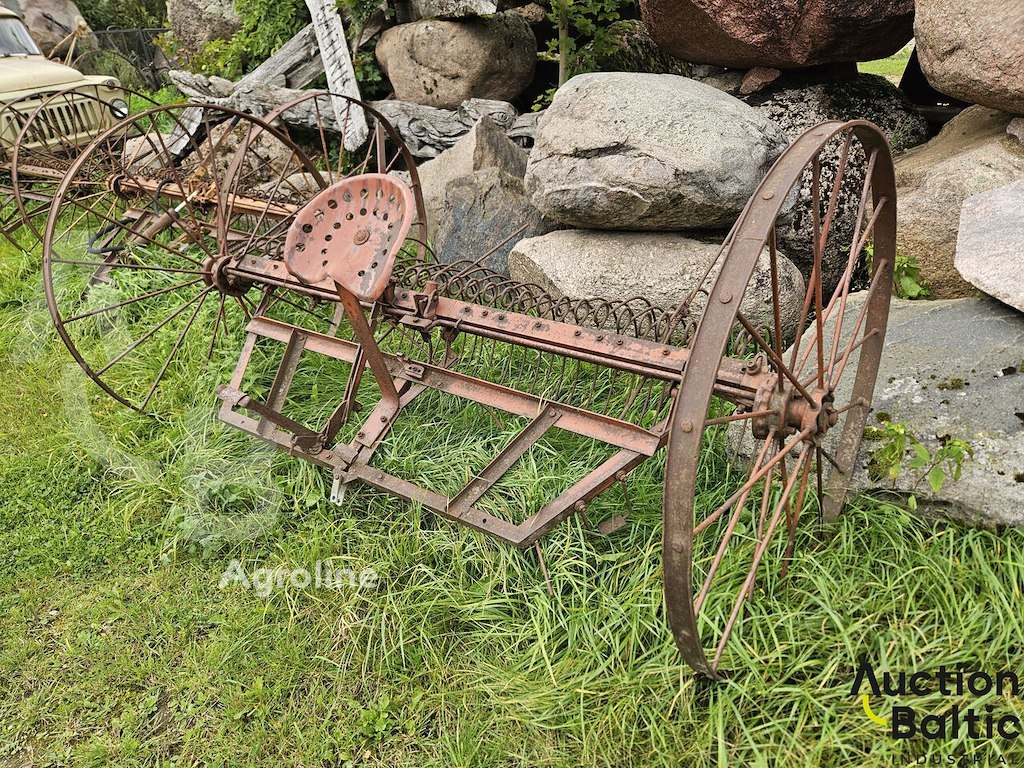 Prodaje se Rake viljuške za okrugle bale na aukciji