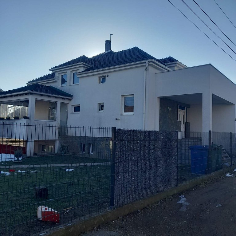 Prodajem kucu u najlepsem delu Surcina