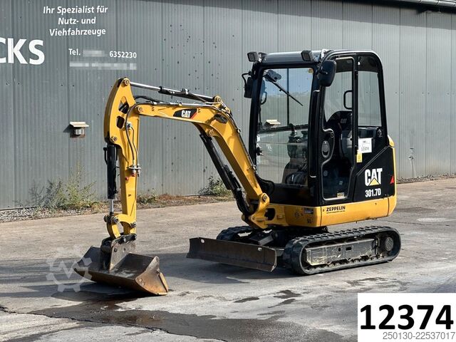 Mini bager
CATERPILLAR 301.7D Gummikette / 2 Löffel / Schwenkschaufel