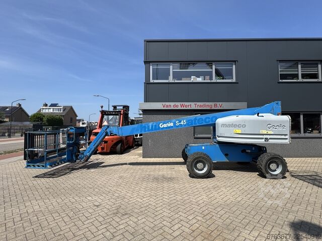 GENIE S-45 Teleskopska radna platforma / boomlift 4x4 DEUTZ DIESEL 4925 sati 15,7 m radna visina 201
GENIE GENIE S-45 Telescoop hoogwerker / boomlift 4x4 DEUTZ DIESEL 4925uur 15,7M Werkhoogte 2014