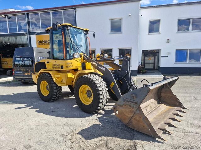 Utovarivač
volvo L30H