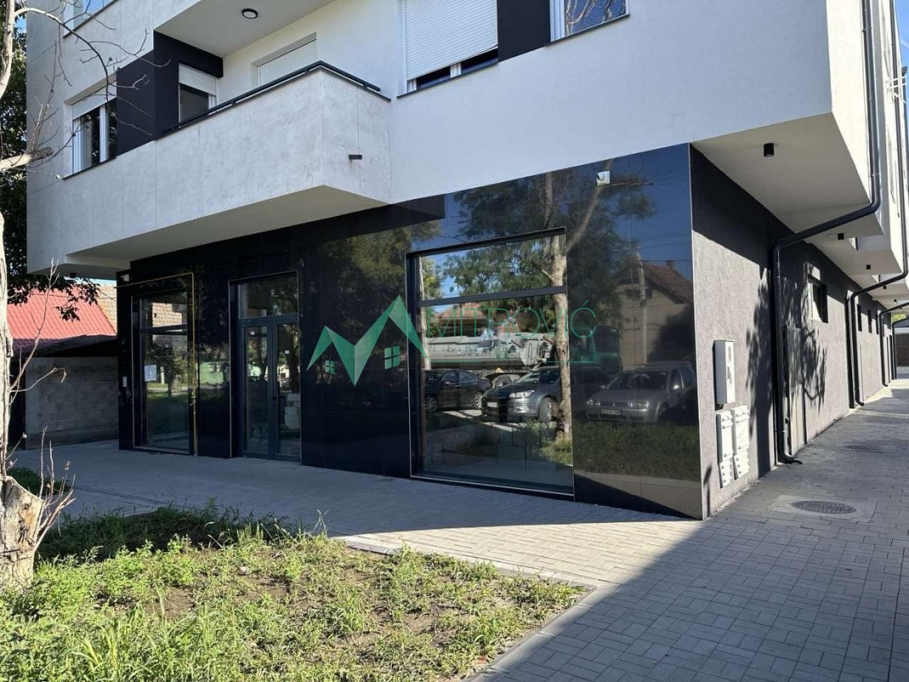 Lokal za izdavanje, Petrovaradin, Novi Sad, 303m², 2.800 €/mes