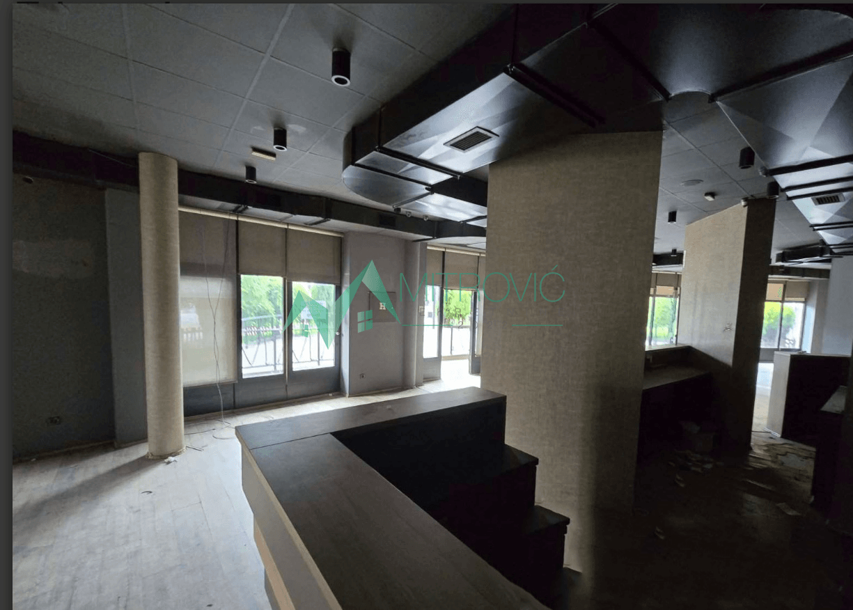 Lokal za izdavanje, Banatić, Novi Sad, 246m², 2.600 €/mes