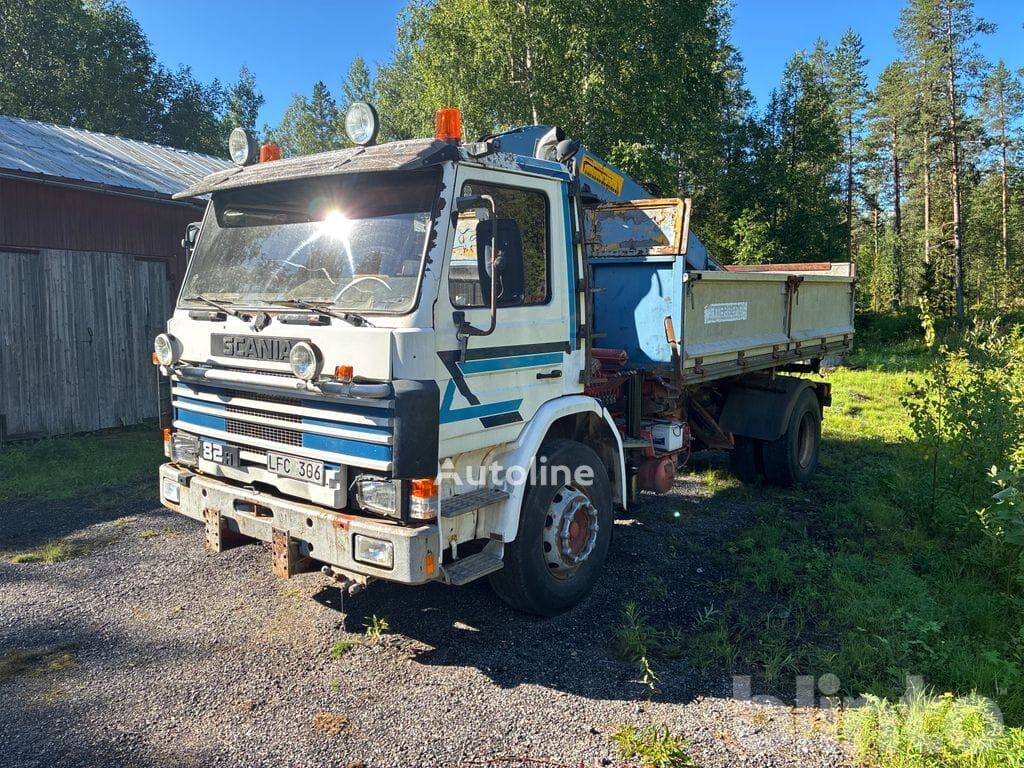 Prodaje se Scania P82H 42 kamion s ravnom platformom na aukciji