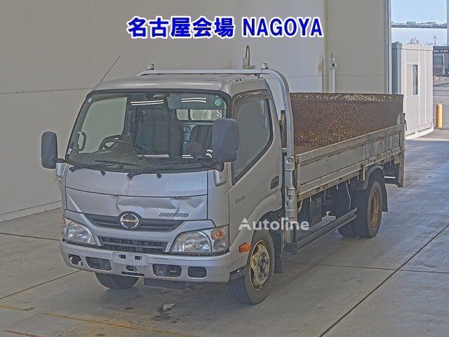 Hino DUTRO kamion s ravnom platformom