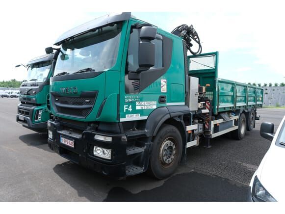 Prodaje se IVECO Stralis 330 EEV kamion s ravnom platformom na aukciji