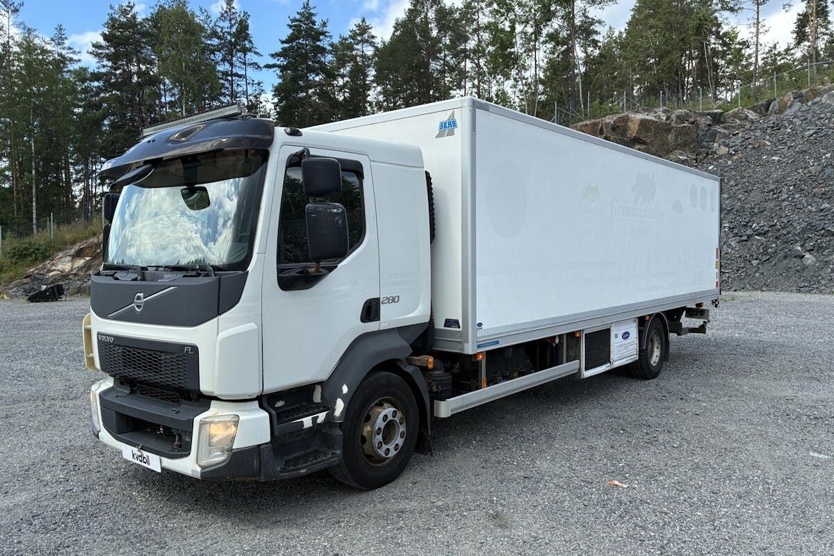 Prodaje se Volvo FL280 4x2 kamion hladnjače na aukciji