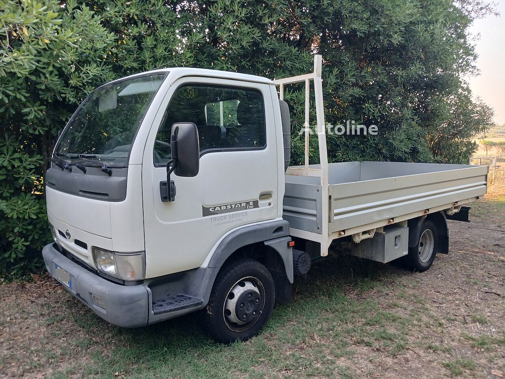 Nissan Cabstar.E 120 cassone fisso kamion s ravnom platformom < 3.5t