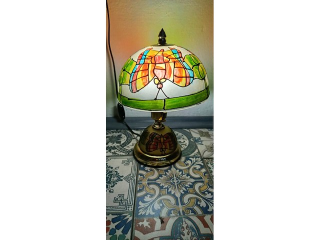 Vitraž lampa u obliku pečurke Tifani stil