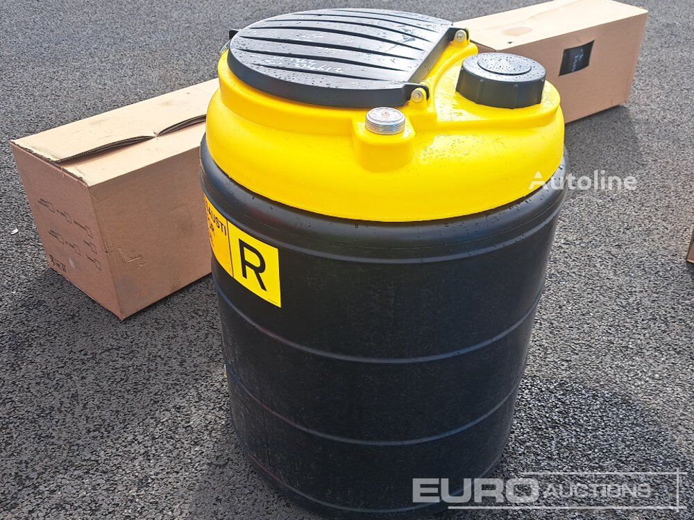 Prodaje se Plastic Waste Oil Tank rezervoar za skladistenje goriva na aukciji